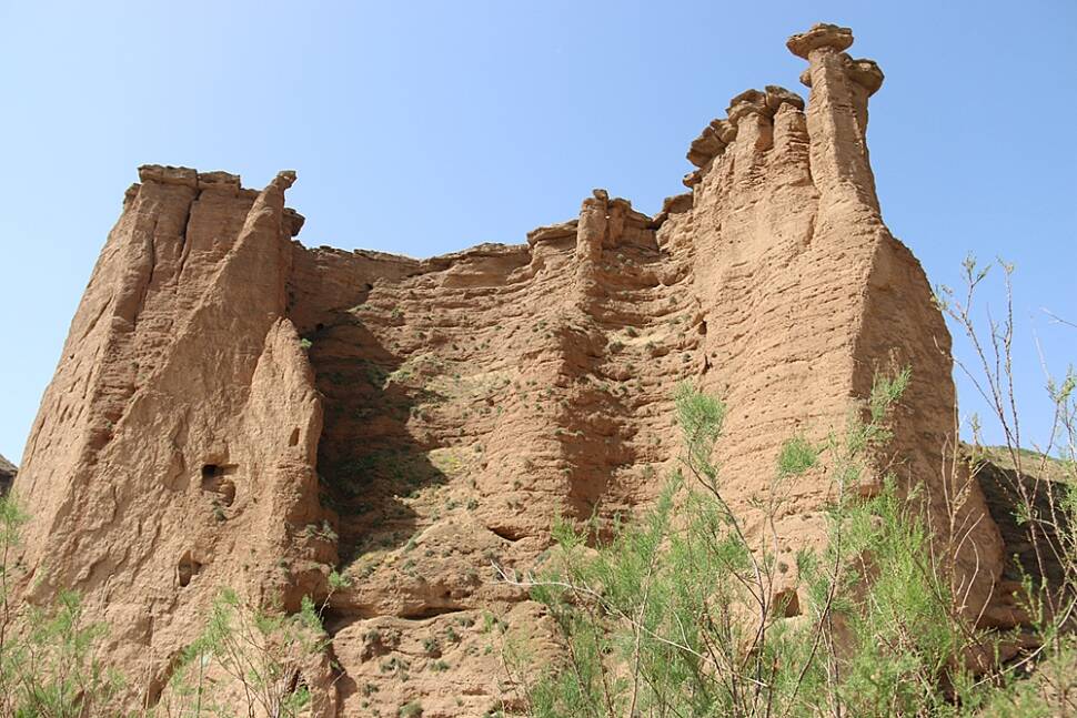Behestan Castle of Mahneshan | Visit iran